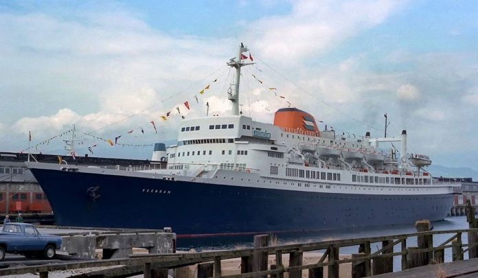 Veendam in de vaart: varen onder de vlag van de Holland-Amerika Lijn ...