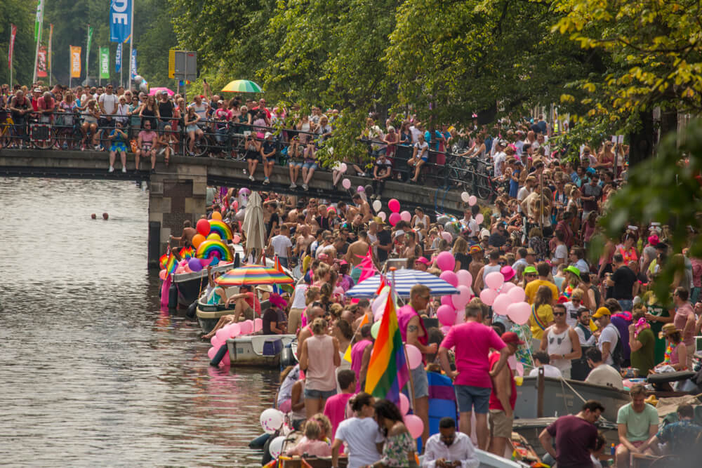 Vergunning nodig om pride op boot te kijken - BootAanBoot.nl