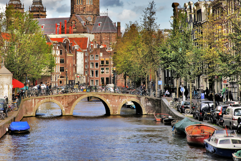 Rustig op Amsterdamse grachten - BootAanBoot.nl