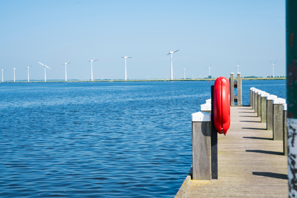 Zeilboot kapseist op Eemmeer, drenkelingen zwemmen 1,5 uur naar haven ... Zeilboot kapseist op Eemmeer, drenkelingen zwemmen 1,5 uur naar haven ...