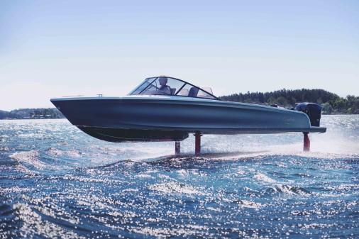 Battle: Tesla 3 neemt het op tegen snelste elektrische boot ...