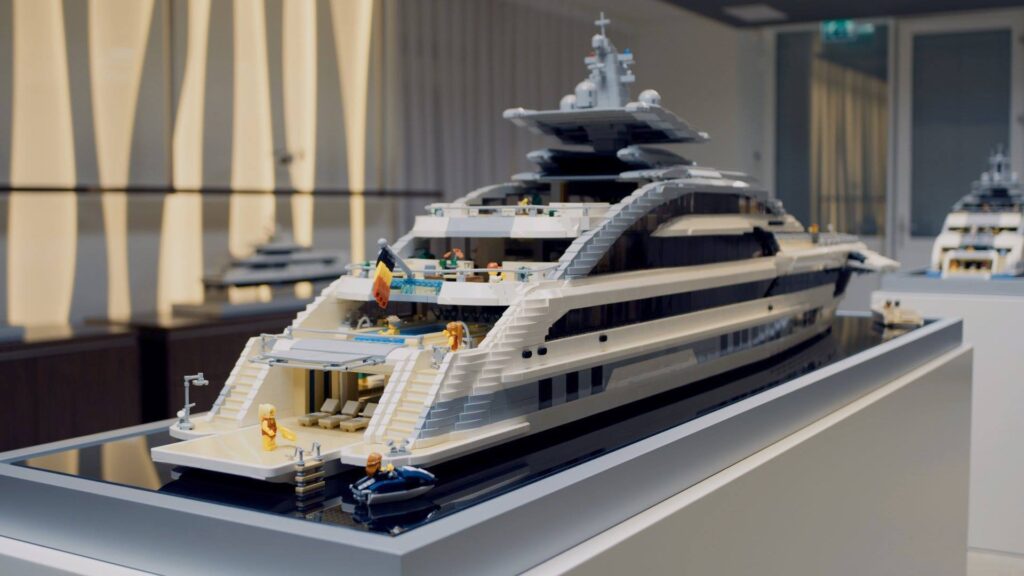 Megajacht van Heesen Yachts in LEGO (VIDEO) - BootAanBoot.nl