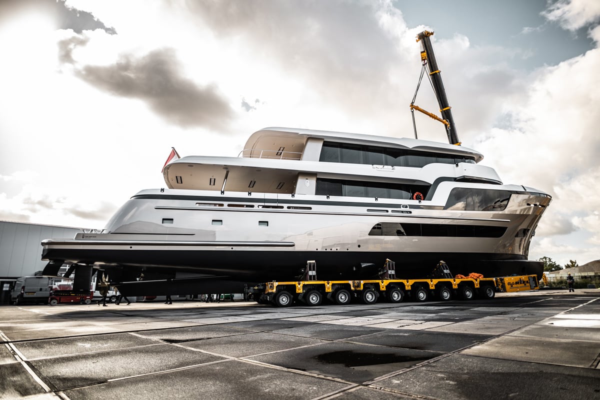 Van der Valk Shipyard laat superjacht Lady Lene te water (video ...
