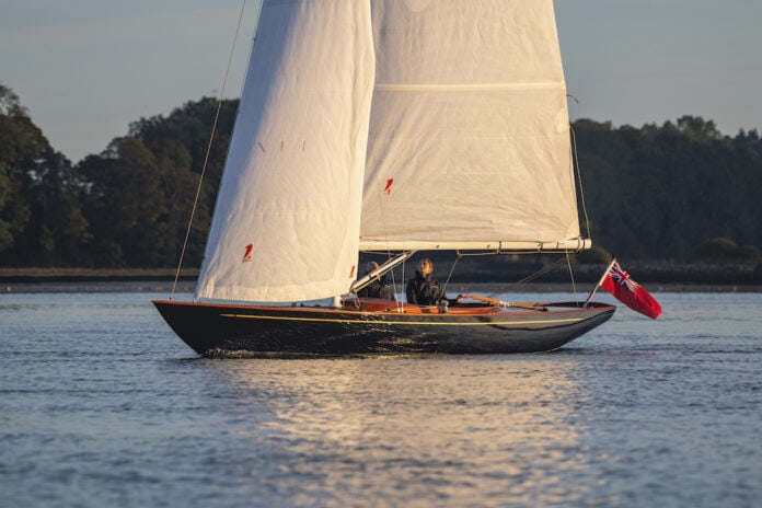 Spirit Yachts lanceert eerste elektrische Spirit 30 daysailer (video ...