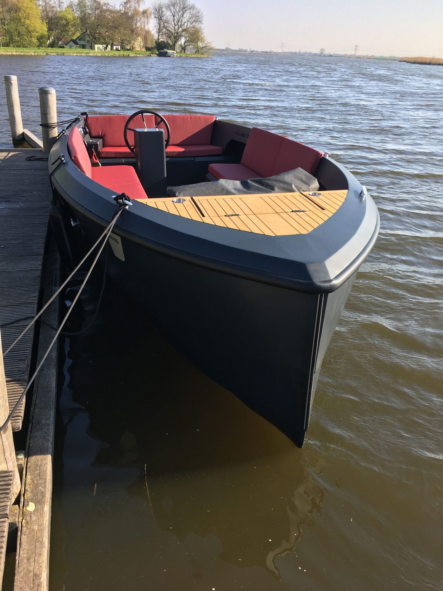 Geniet in stijl van elektrisch en hybride varen met Lillebror Marine ...