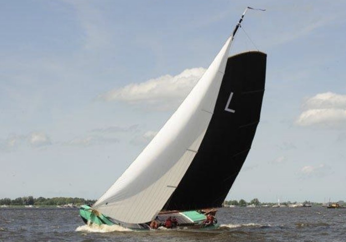 Skûtsje Lemmer wint SKS-kampioenschap voor eigen publiek - BootAanBoot.nl