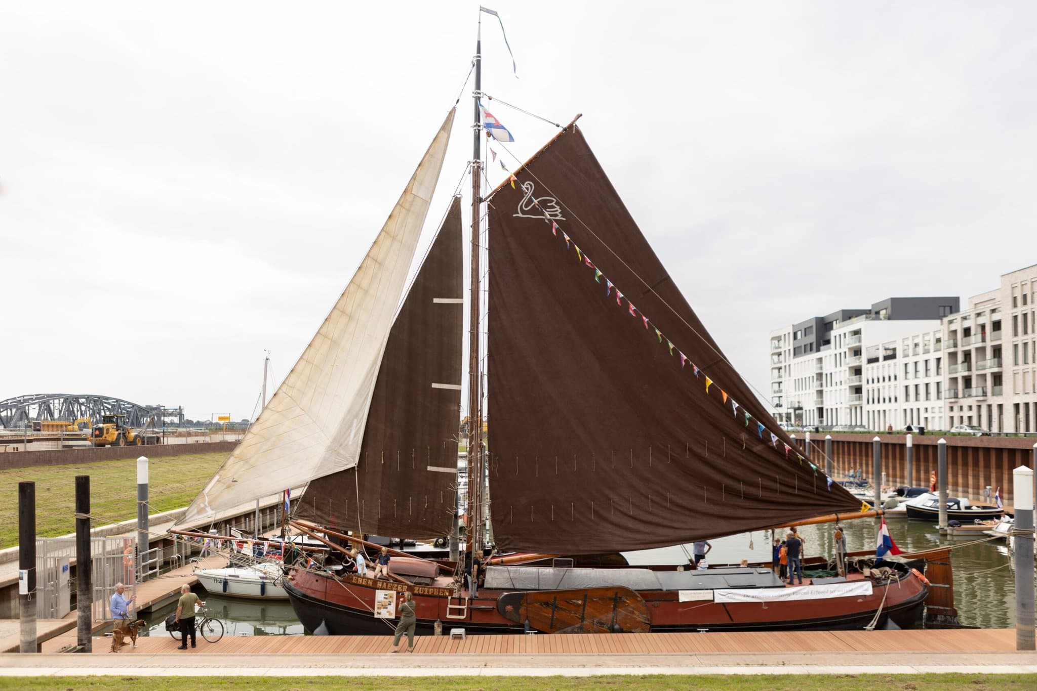 Bruine vloot wordt emissievrij - BootAanBoot.nl